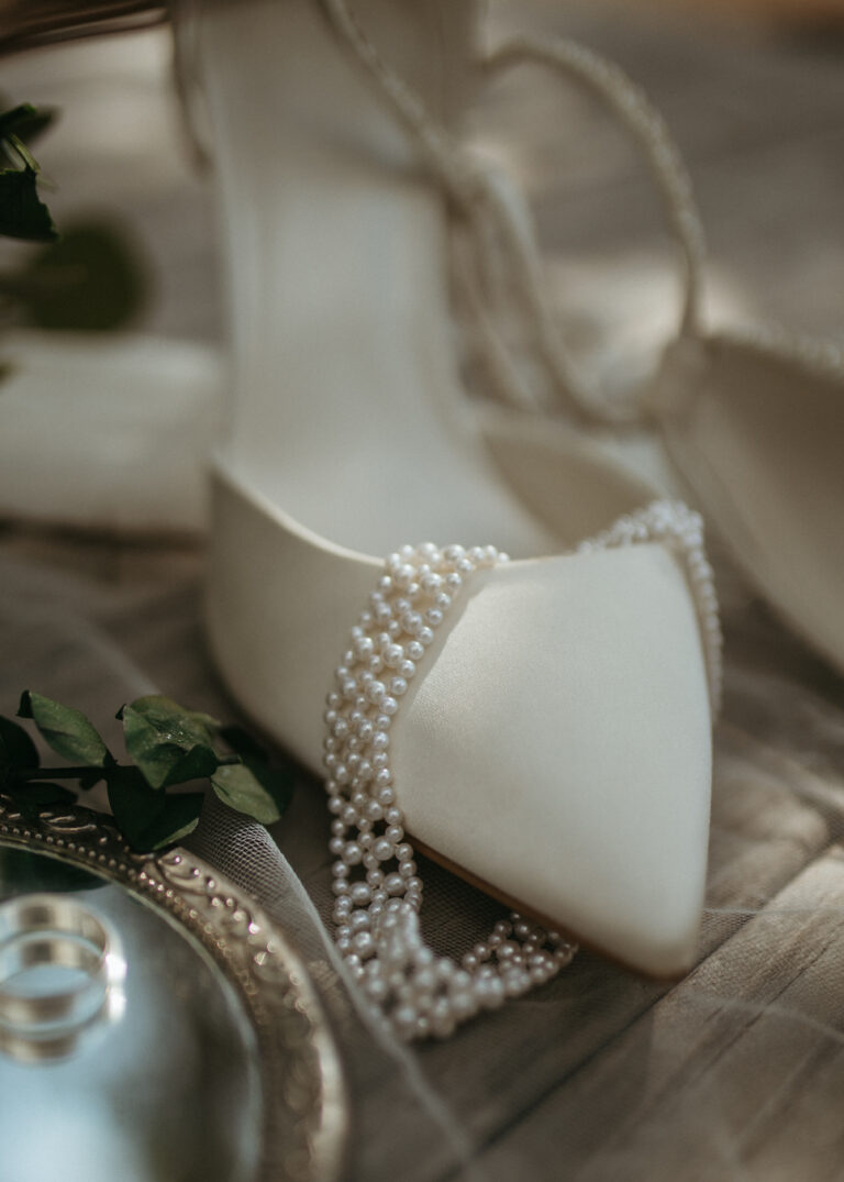 Eclectic Intimate Wedding | Hope & Roe | - faithelliottphotography.com